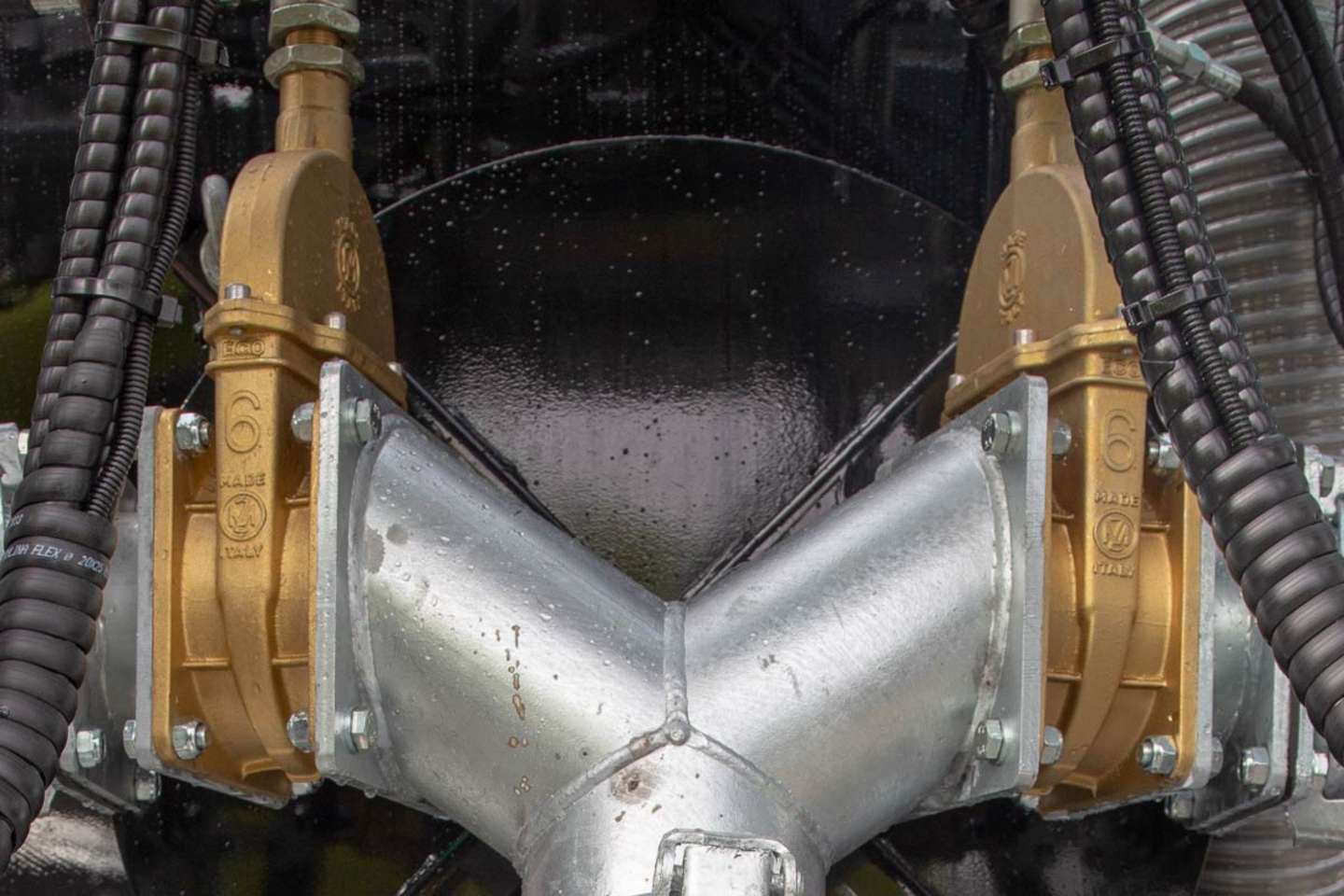 Skate trailing shoe spreader