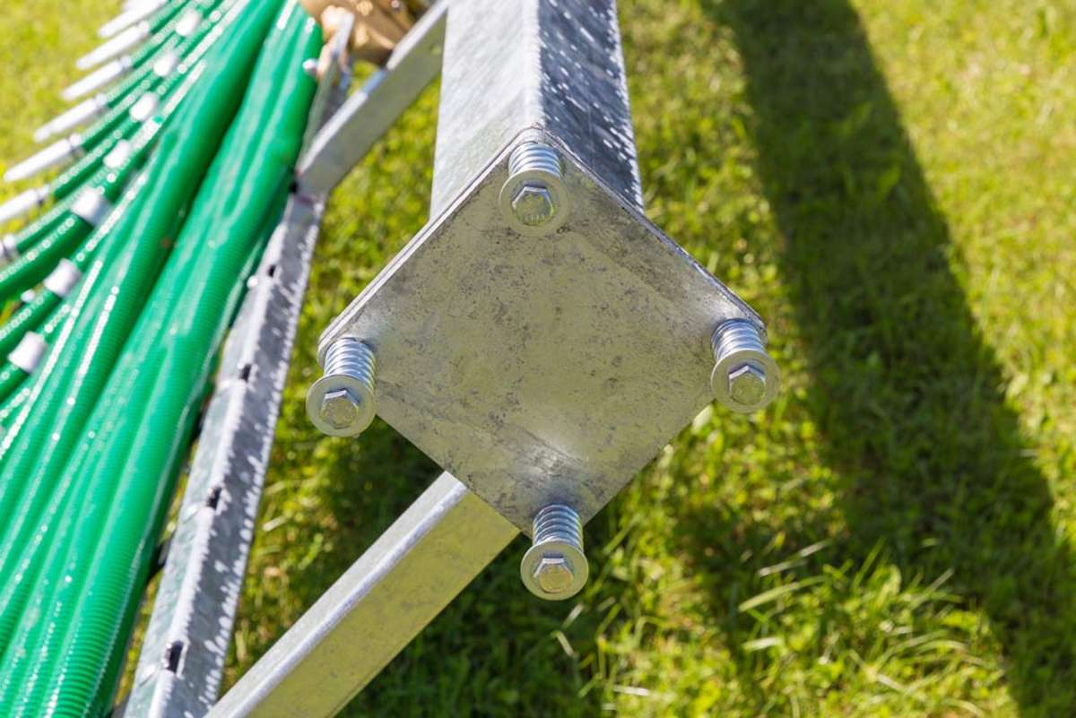 Skate trailing shoe spreader