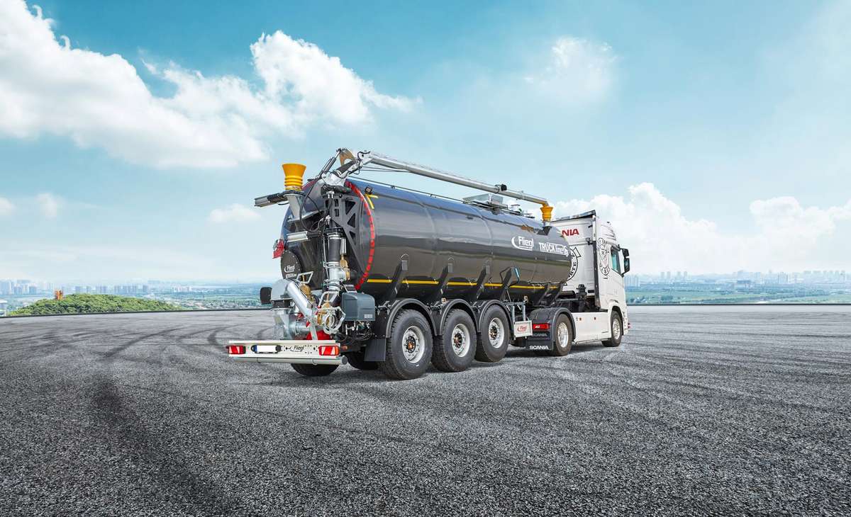 Slurry logistics in a class of its own - with the Fliegl STF 30000 ...