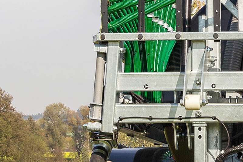 Garant drag hose spreader