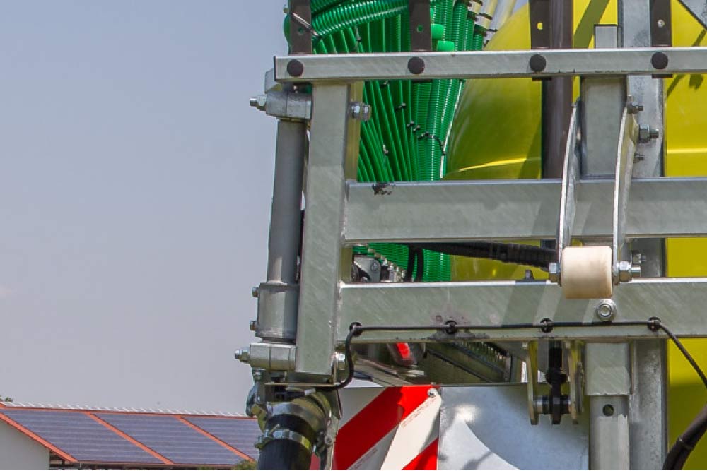 Skate trailing shoe spreader